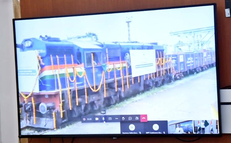 Sarbananda Sonowal flags off dwarf container train service - NKTV