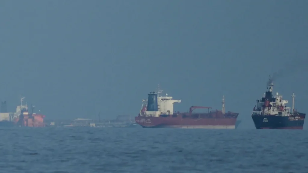 LPG tanker Jag Vikram successfully crosses Strait of Hormuz, expected ...